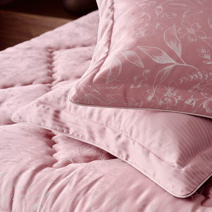 Carnation Emperor Comforter Set