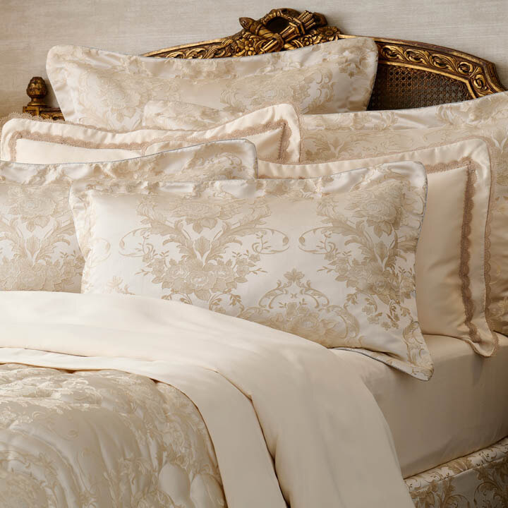 Donatella Deluxe Emperor Comforter Set