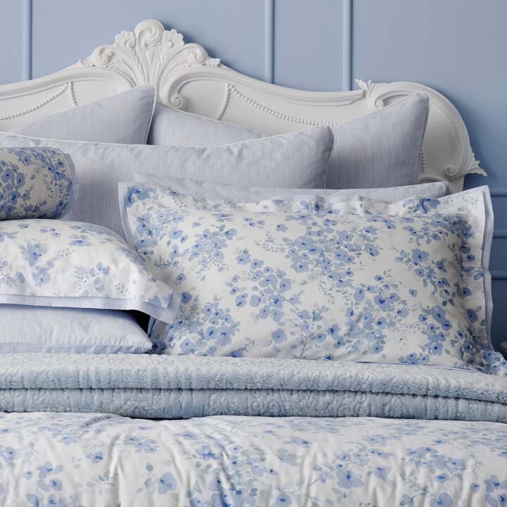 Maya Deluxe Emperor Comforter Set