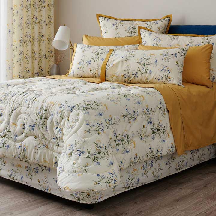 Nancy Deluxe Emperor Comforter Set